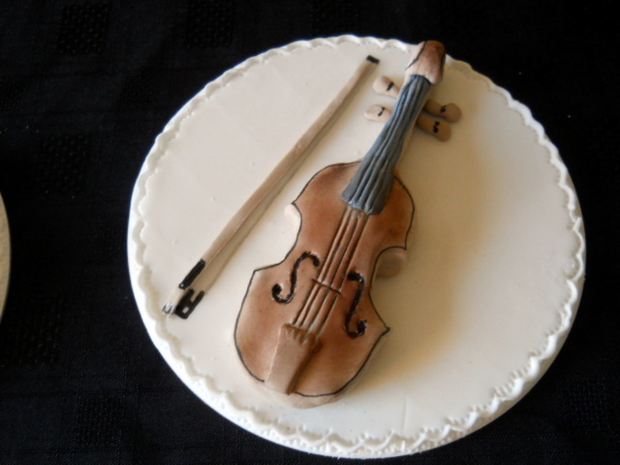 Violin Cake Topper - CakeCentral.com
