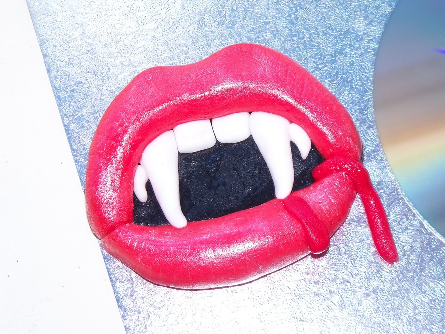 Vampire Lips - CakeCentral.com