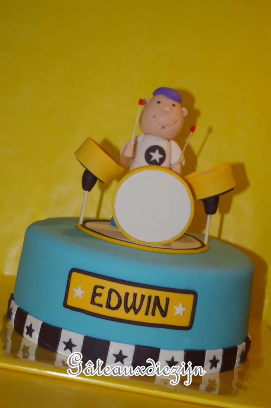 Drummer Boy - CakeCentral.com