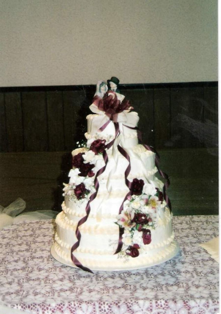 Round Cake With Real Roses - CakeCentral.com