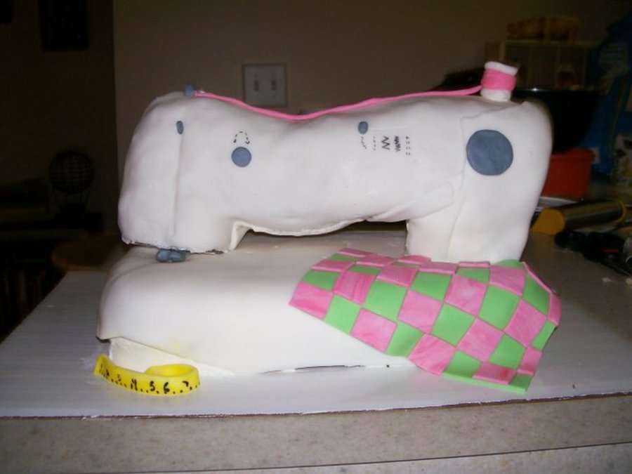 Sewing Machine Cake - CakeCentral.com