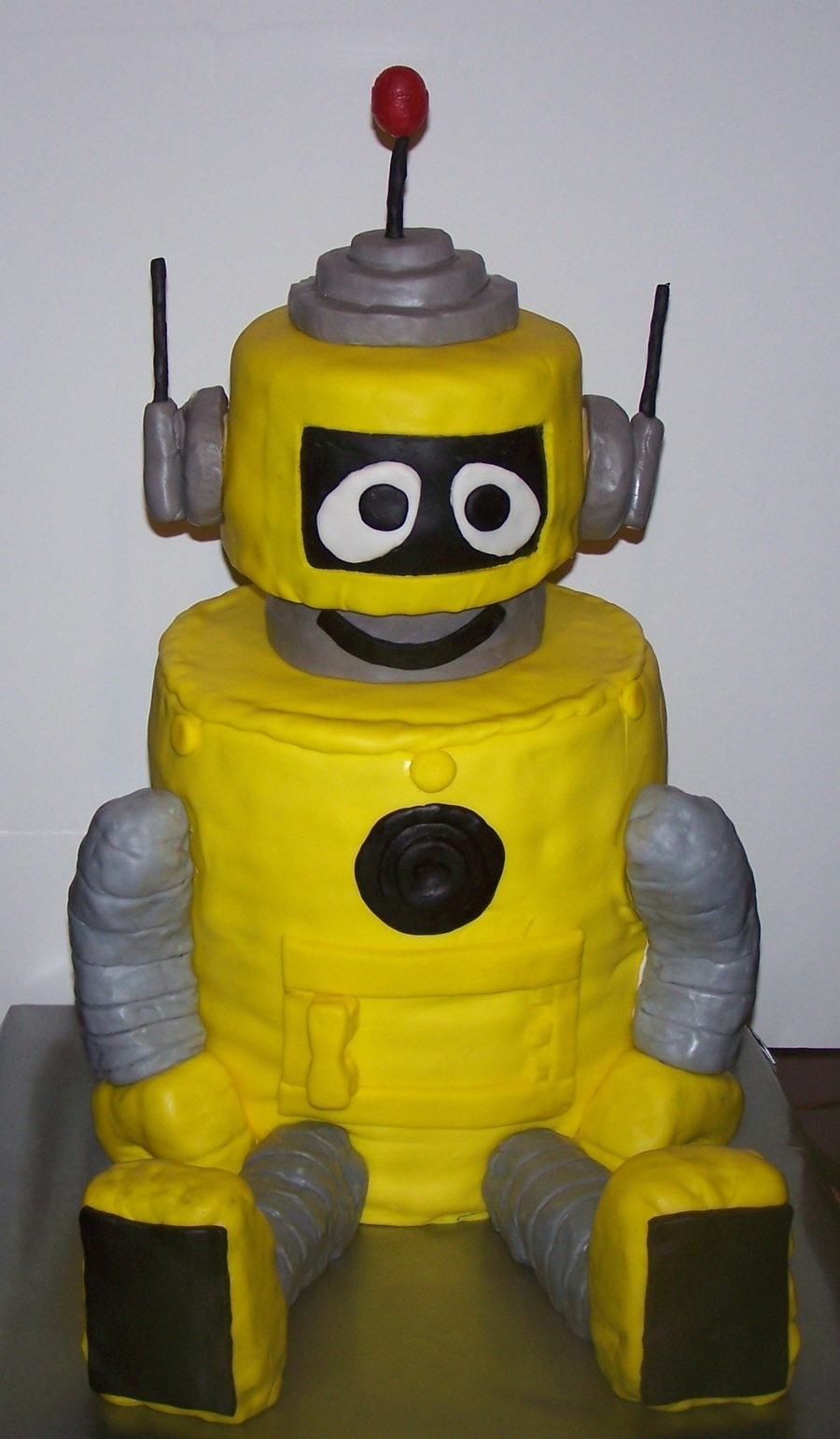 Plex Robot From Yo Gabba Gabba - CakeCentral.com