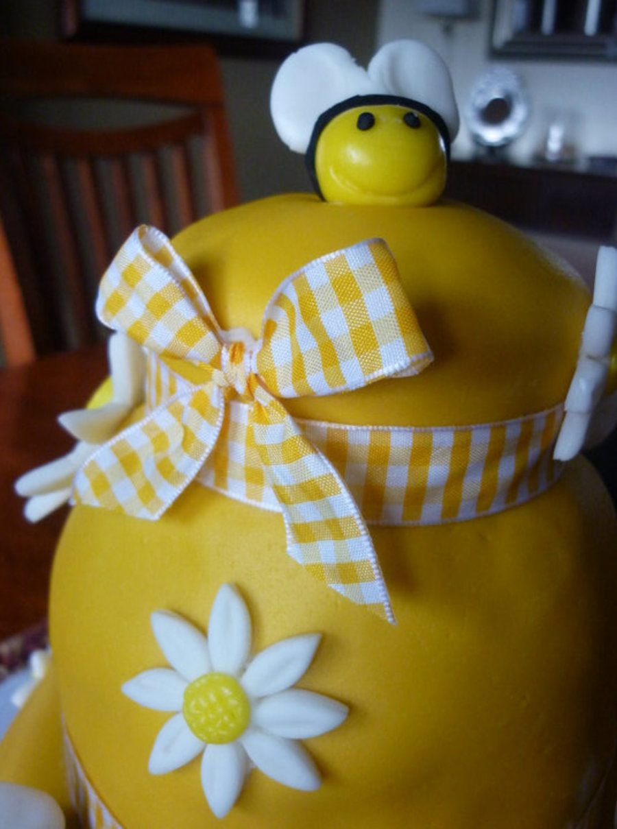 Bee Hive Cake - CakeCentral.com