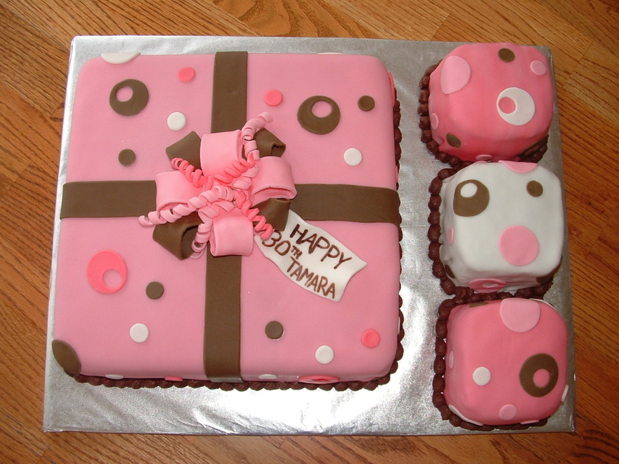 Present Birthday Cake - CakeCentral.com