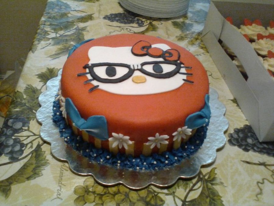 Nerd Hello Kitty - CakeCentral.com