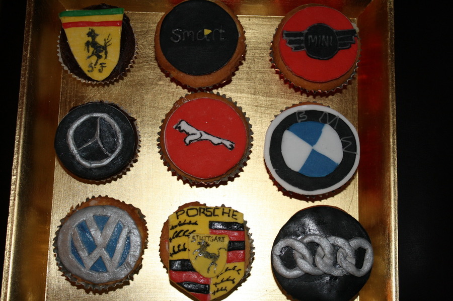 Logo Cakes - CakeCentral.com