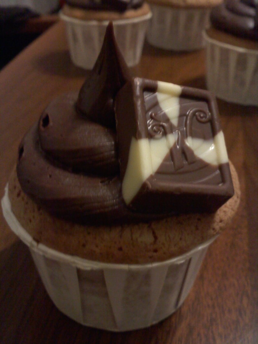 Willy Wonka Cupcake - CakeCentral.com