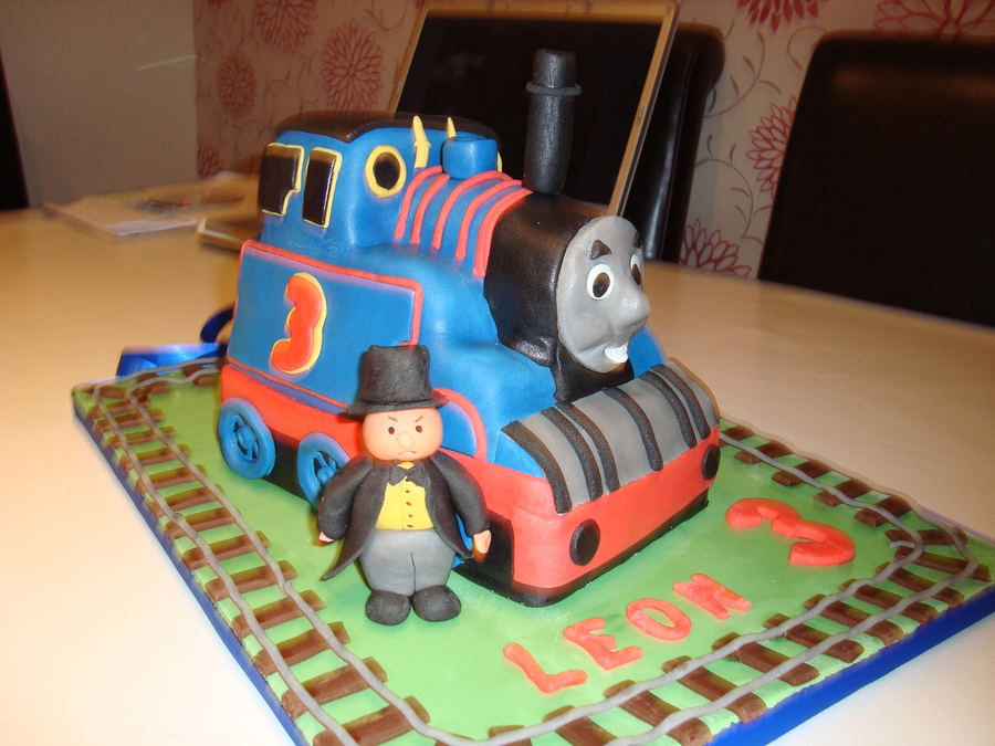 Thomas And Fat Controller - CakeCentral.com