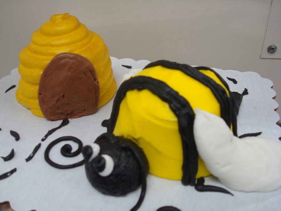 Bumble Bee - CakeCentral.com