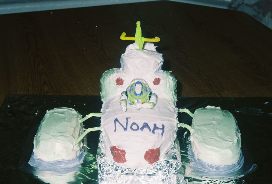 Buzz Lightyear Spaceship - CakeCentral.com