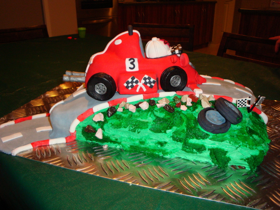 Roary The Racing Car - CakeCentral.com