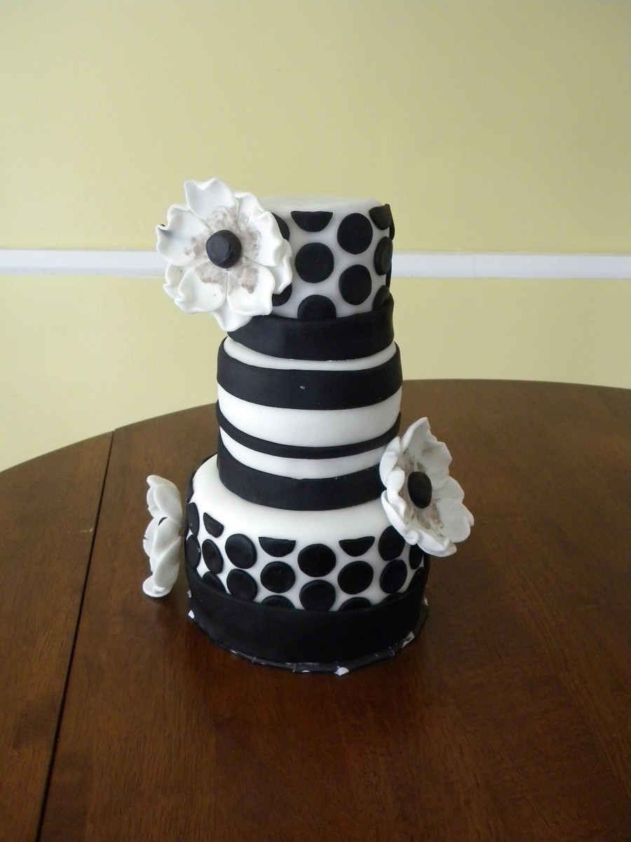 Black And White Mini Cake - CakeCentral.com