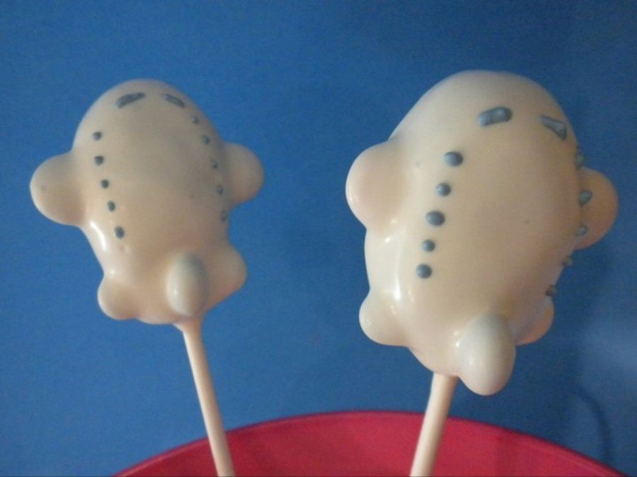 Airplane Cake Pops - CakeCentral.com