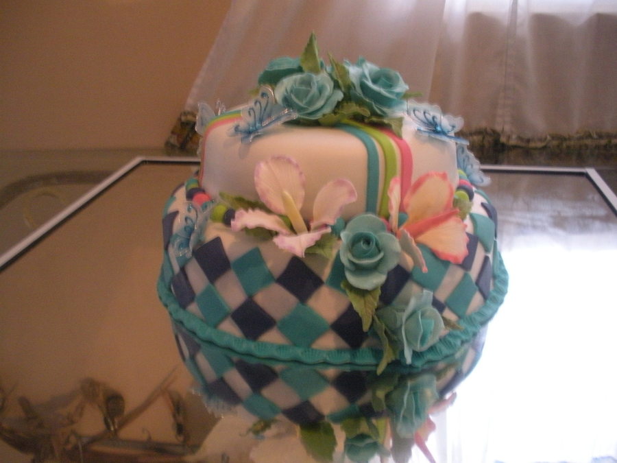 Pasta Laminada Y La Flores Estan Hechas En Tylose - CakeCentral.com