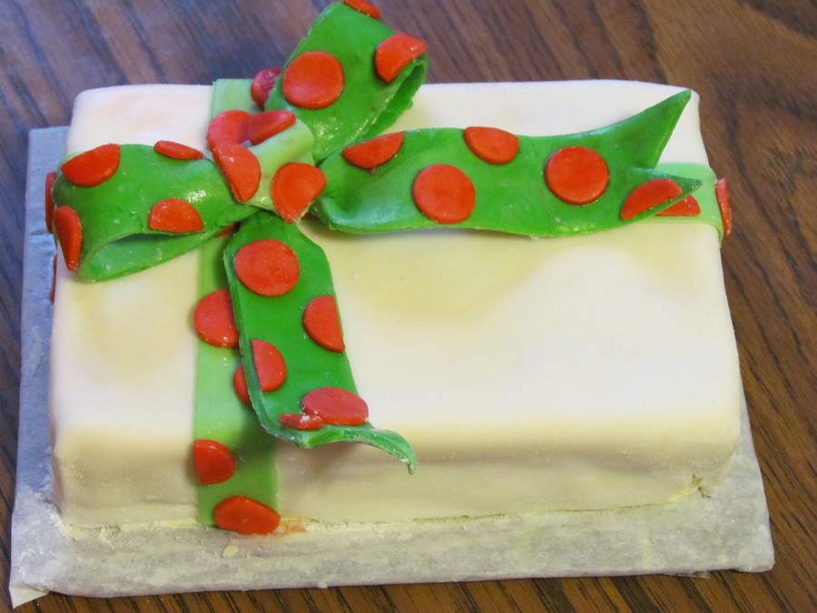 Mini Present - CakeCentral.com