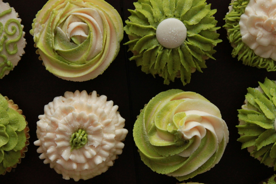 Lime Green & Ivory - CakeCentral.com