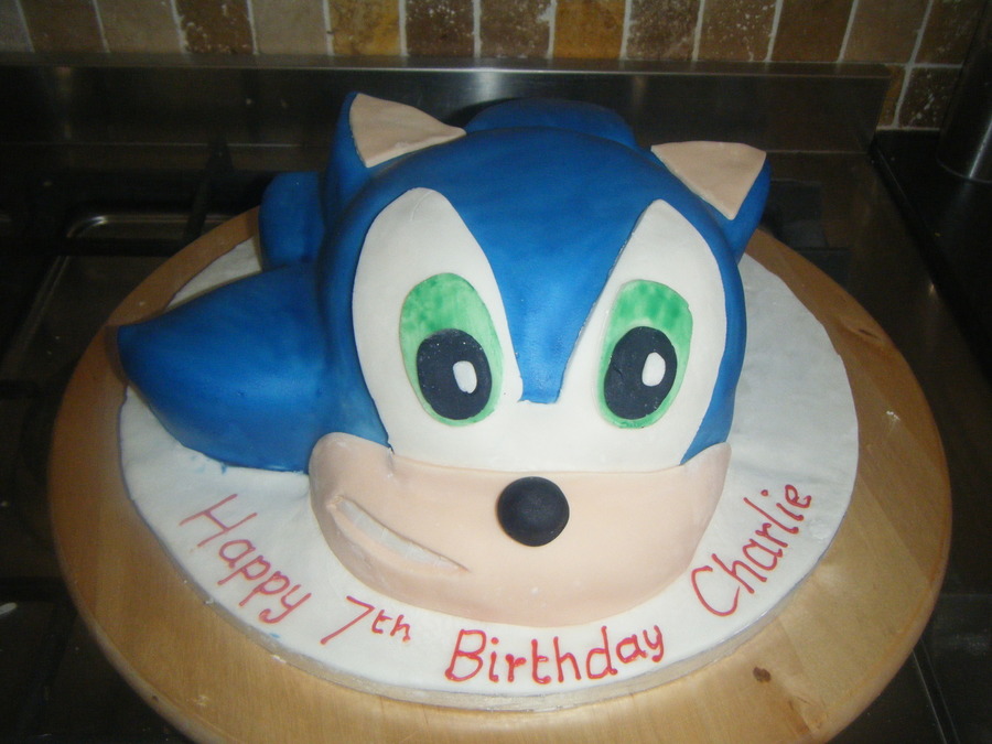 Sonic The Hedgehog Cake - CakeCentral.com