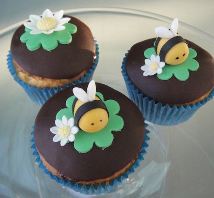 Bee Cakes - CakeCentral.com