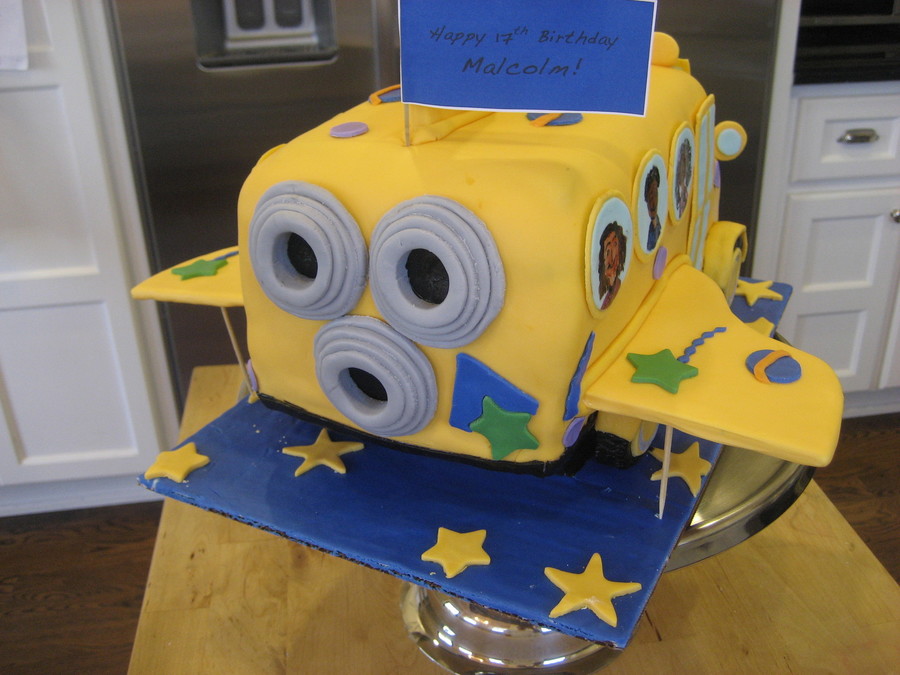 The Magic School Bus Cake - CakeCentral.com