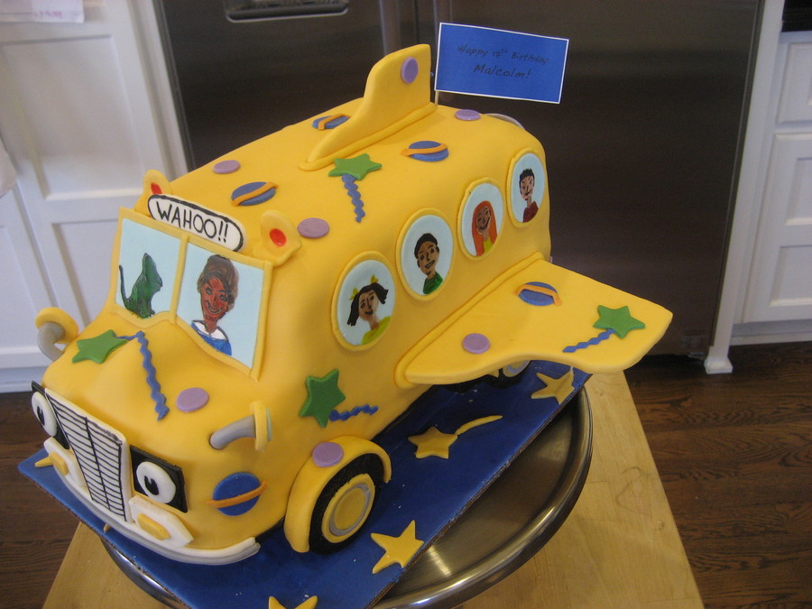 The Magic School Bus Cake - CakeCentral.com