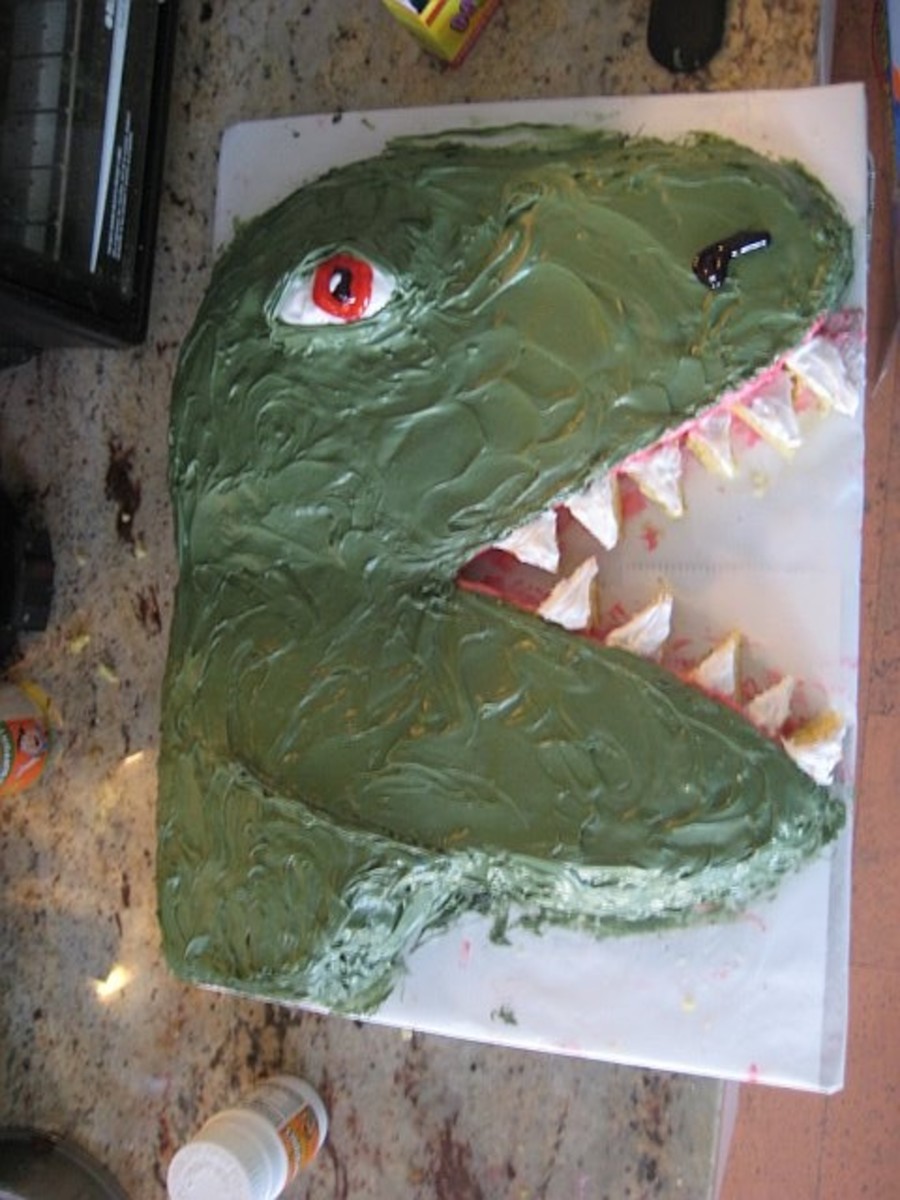 Dinosaur Cake - CakeCentral.com