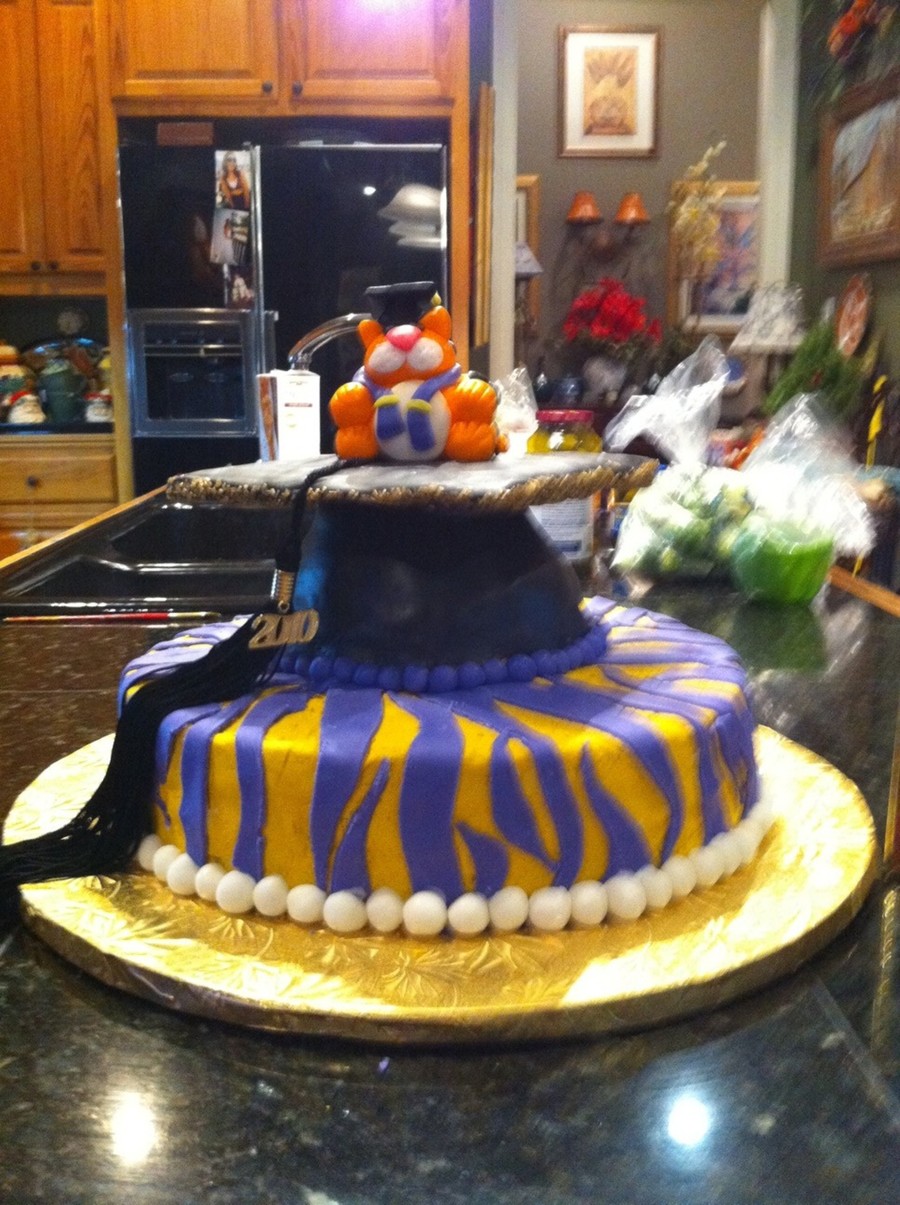 Lsu Graduation Cake - CakeCentral.com