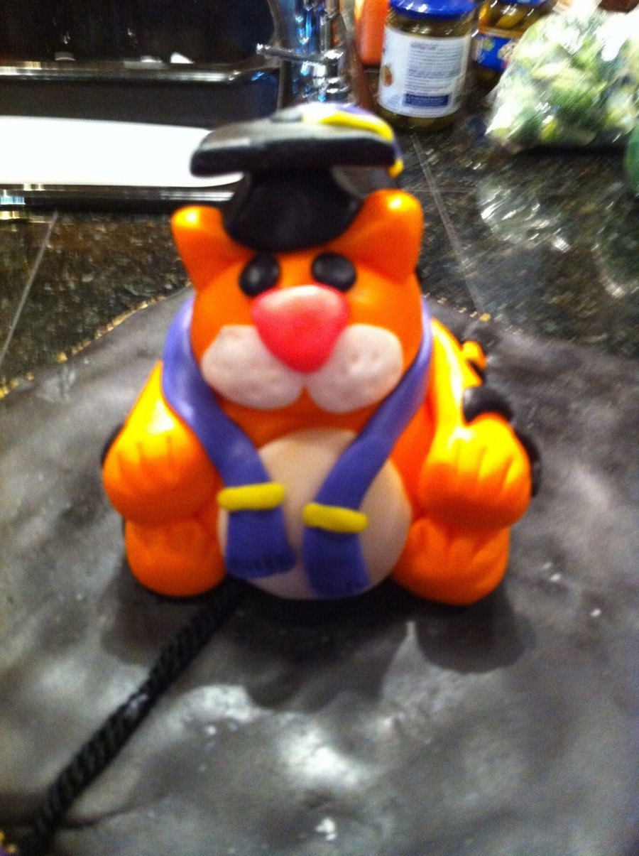 Lsu Graduation Cake - CakeCentral.com