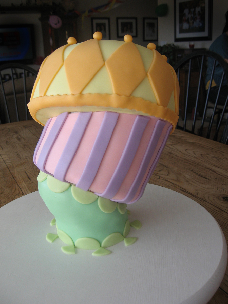 Turvy-Topsy Cake - CakeCentral.com