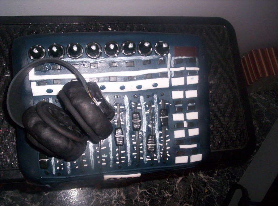 Soundboard And Headset - CakeCentral.com