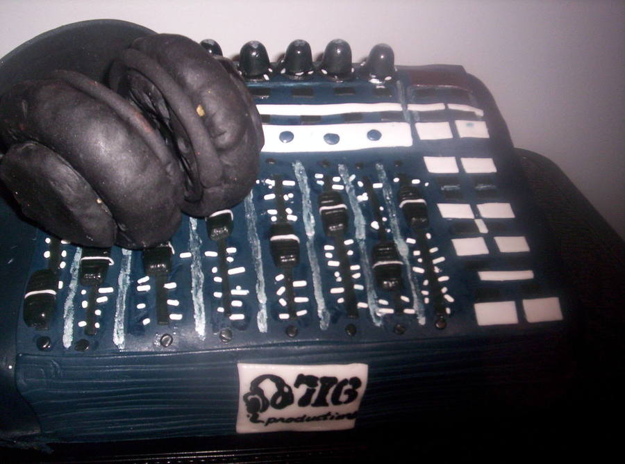 Soundboard And Headset - CakeCentral.com