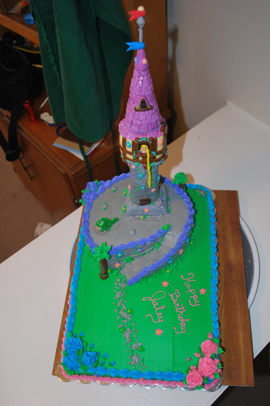 Tangled Cake - CakeCentral.com