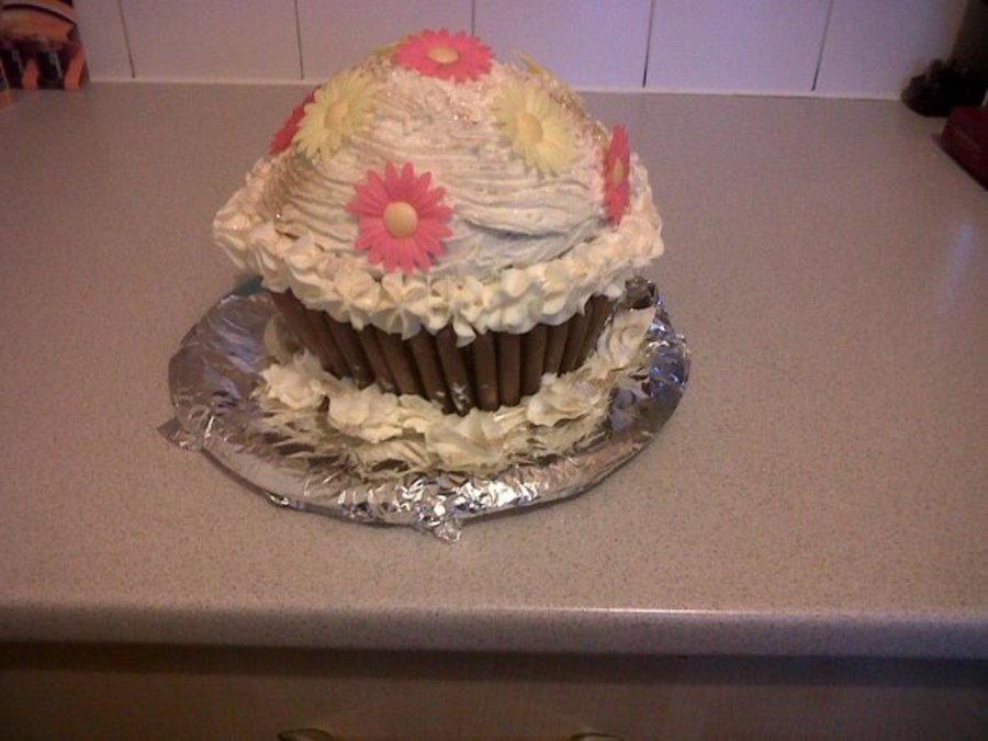 Giant Cupcake - CakeCentral.com
