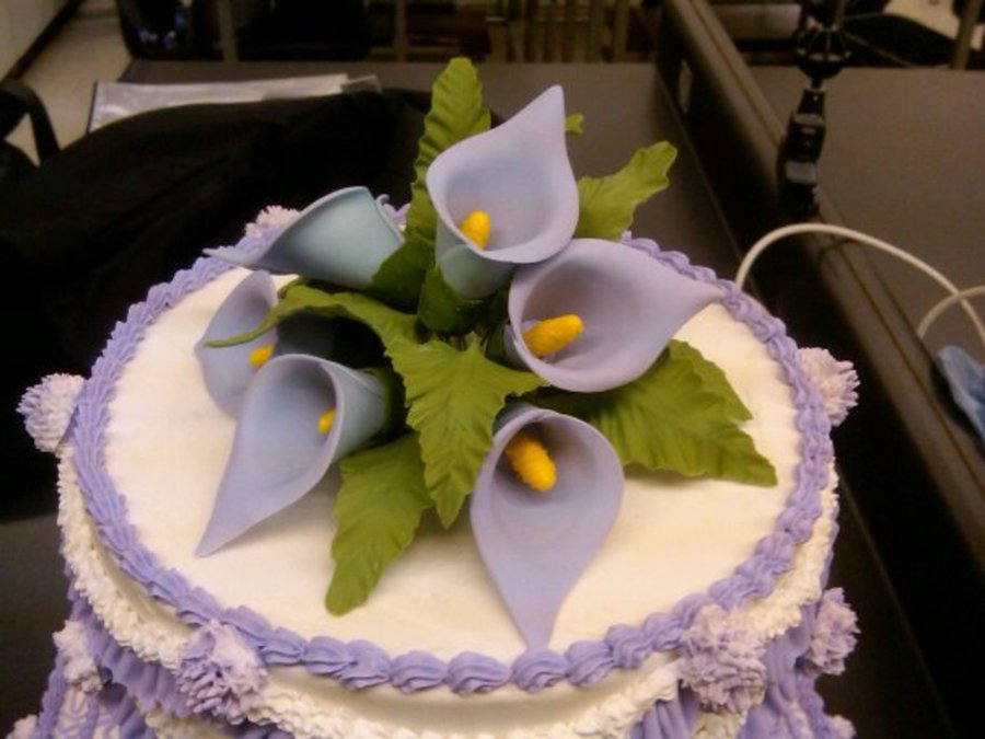 Hand Formed Gum Paste Calla Lily/leaves Cake Topper - CakeCentral.com