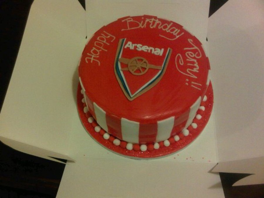 Arsenal Cake - CakeCentral.com