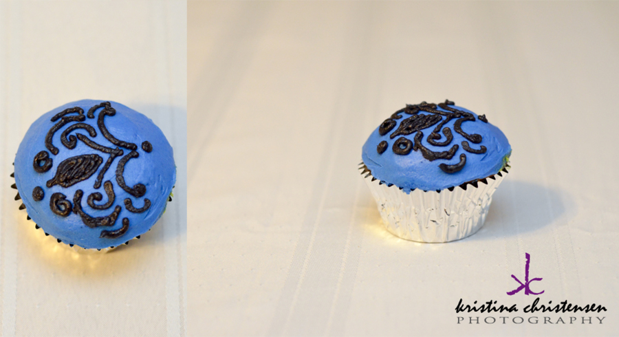 Blue Damask - CakeCentral.com