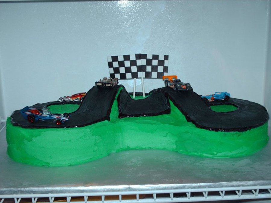 Race Track Cake - CakeCentral.com