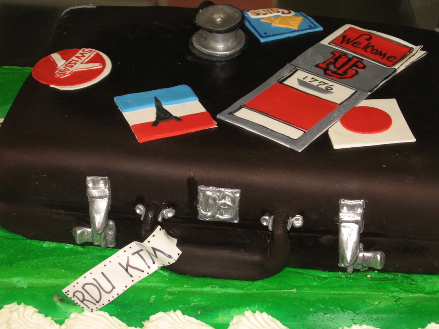 On To College - CakeCentral.com