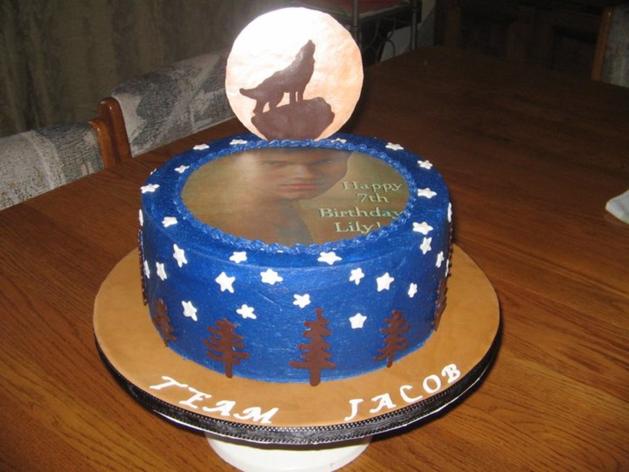 Twilight Team Jacob Cake - CakeCentral.com