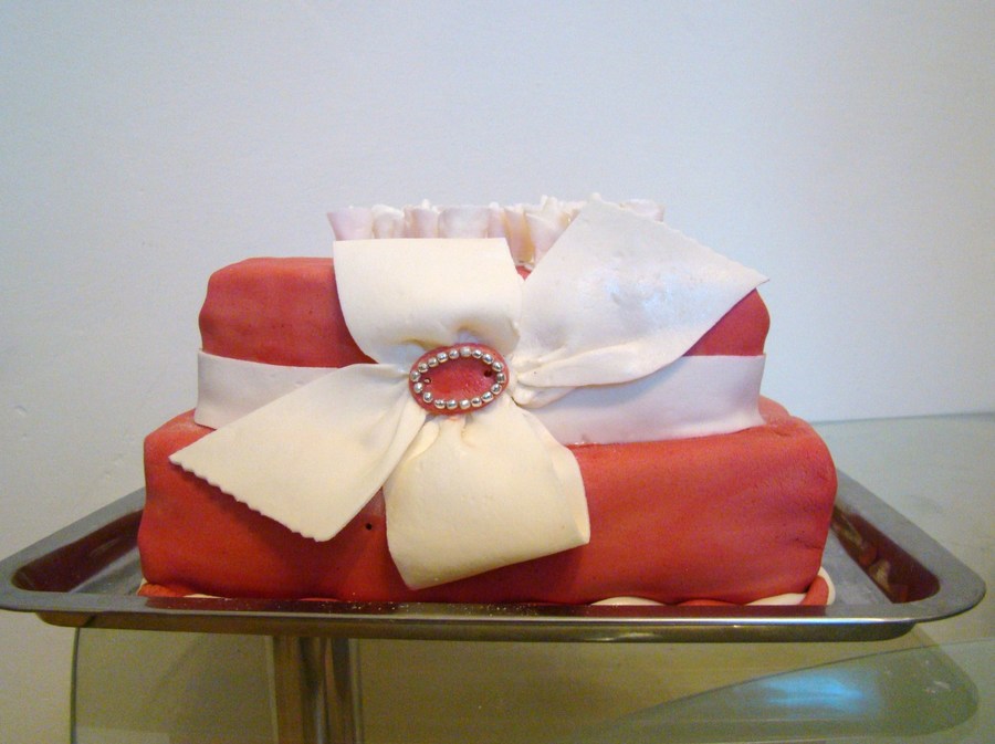 Gift Cake - CakeCentral.com