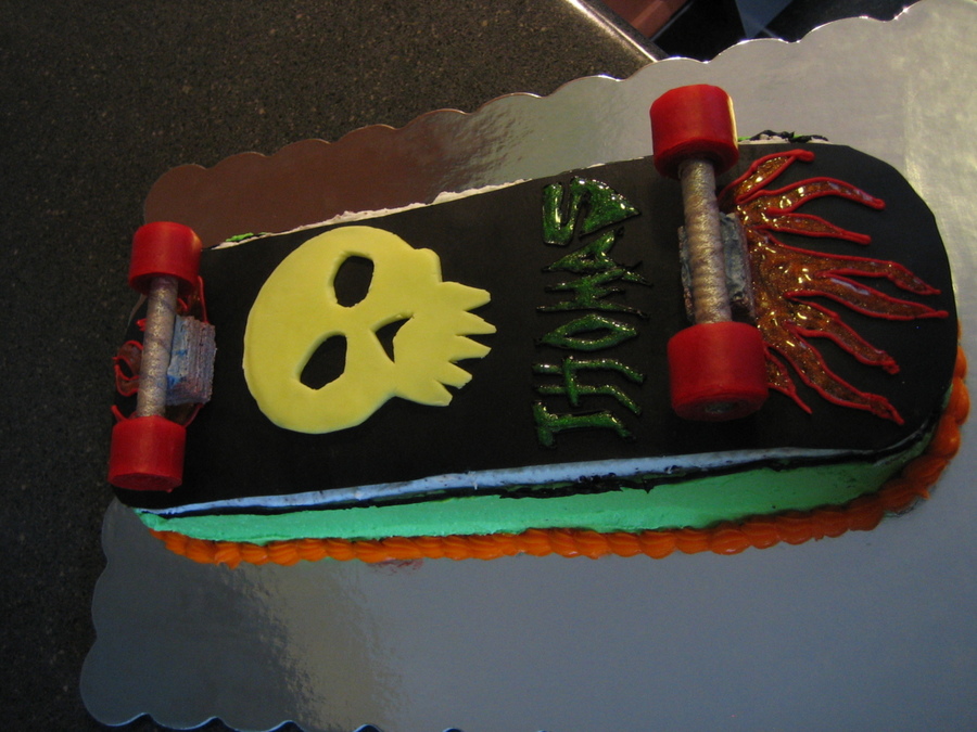 Skateboard Birthday Cake - CakeCentral.com