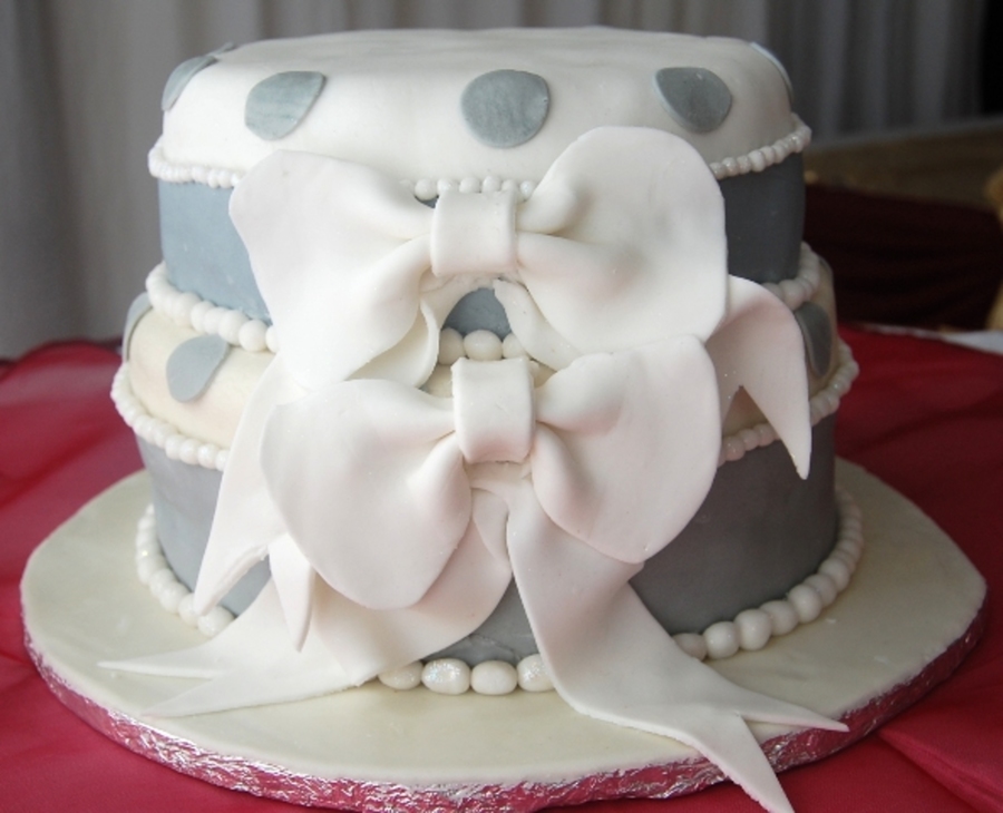 Bow Cake - CakeCentral.com