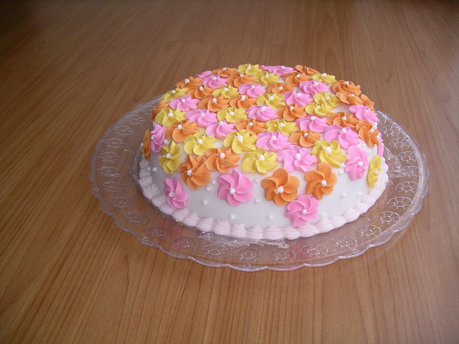 First Cake At Cake Decorating Class - CakeCentral.com