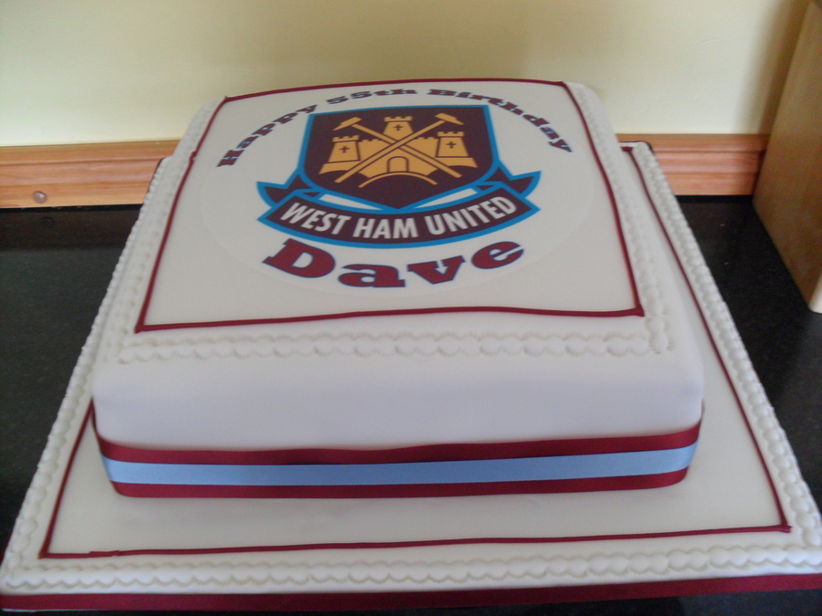 Football Team Cake - CakeCentral.com