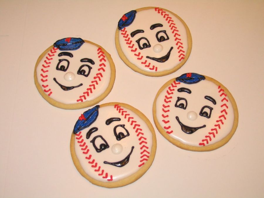 Mr. Met - CakeCentral.com