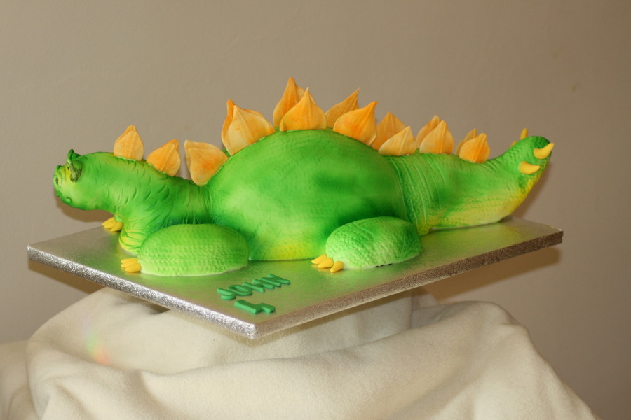 Stegosaurus - CakeCentral.com