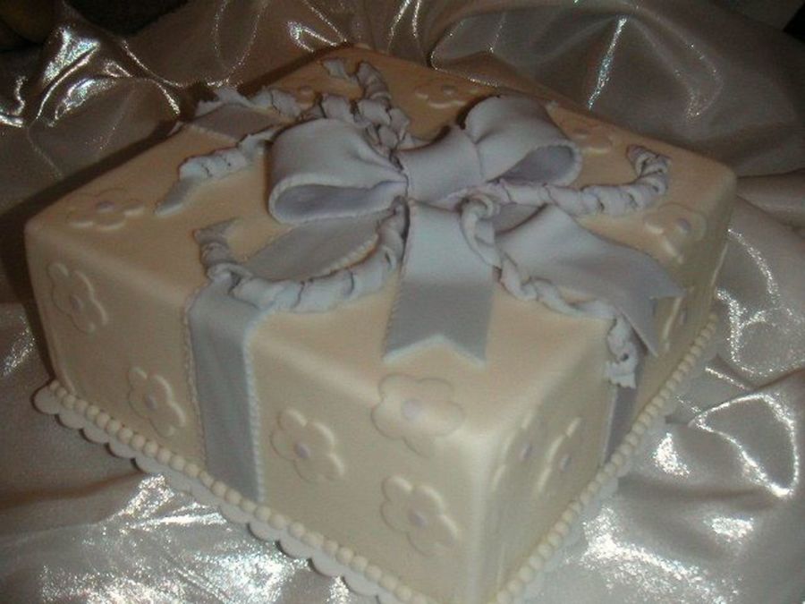 Package Cake - CakeCentral.com