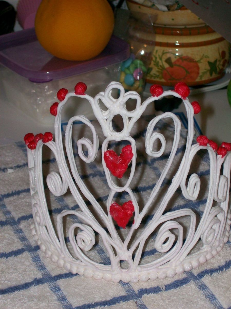 My 1St Try At A Tiara - CakeCentral.com