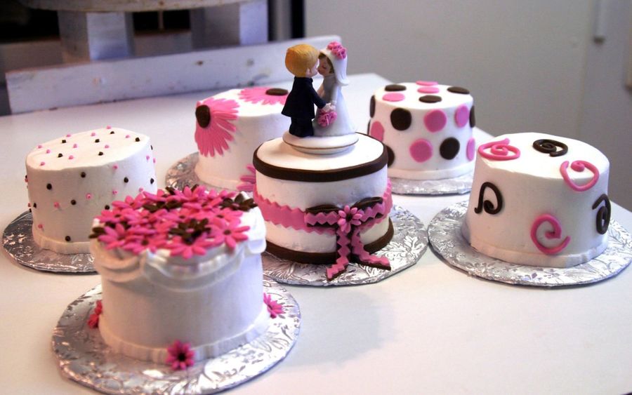 Chocolate And Raspberry Mini Cakes - CakeCentral.com