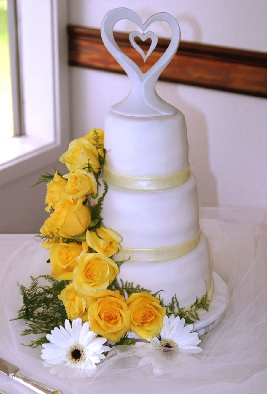 Yellow Roses Cascading - CakeCentral.com