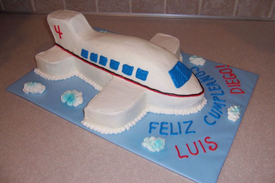 Airplane Cake - CakeCentral.com